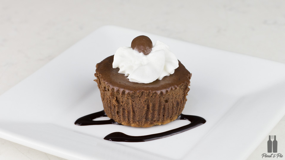 Mini Double Chocolate Cheesecakes with Rum – Pinot & Pie